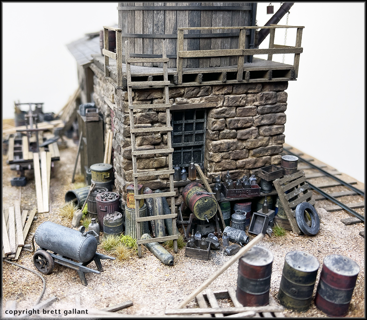 SierraWest Scale Models | O Scale Water Tank and Handcar Shed