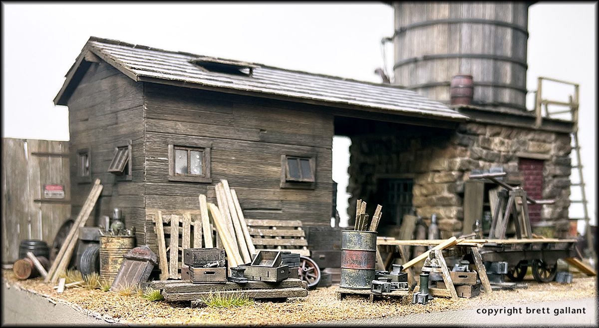 SierraWest Scale Models | O Scale Water Tank and Handcar Shed