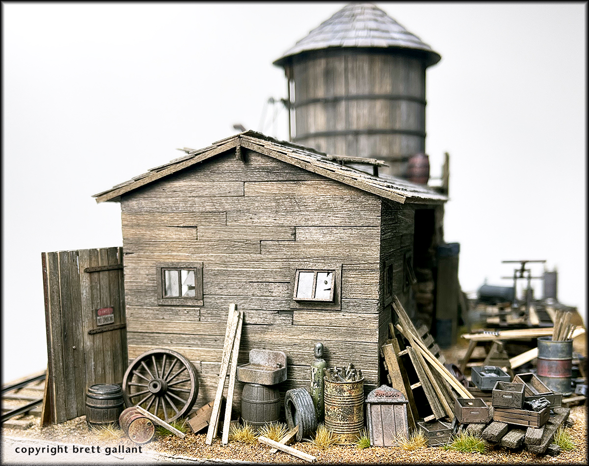 SierraWest Scale Models | O Scale Water Tank and Handcar Shed